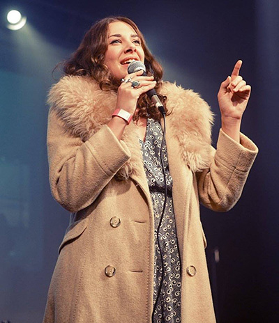 Bio - Nina Tarr